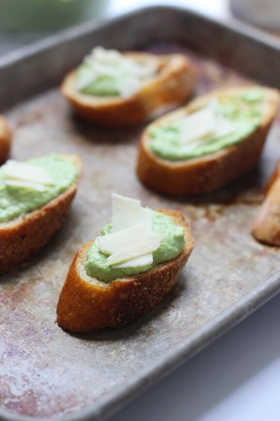Baby Pea & Ricotta Crostini