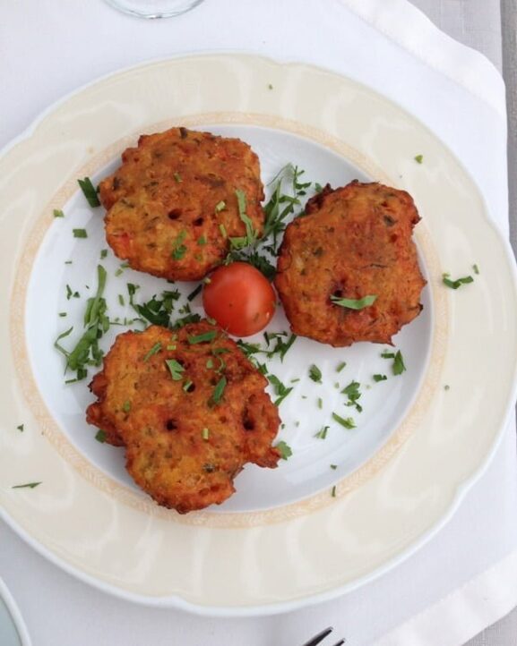 Tomatokeftedes {Tomato Balls}