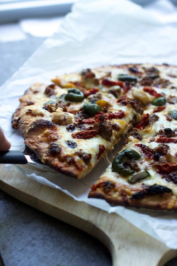 Spanish Olive, Roasted Garlic and Sun-Dried Tomato Pizza - Cooking for ...