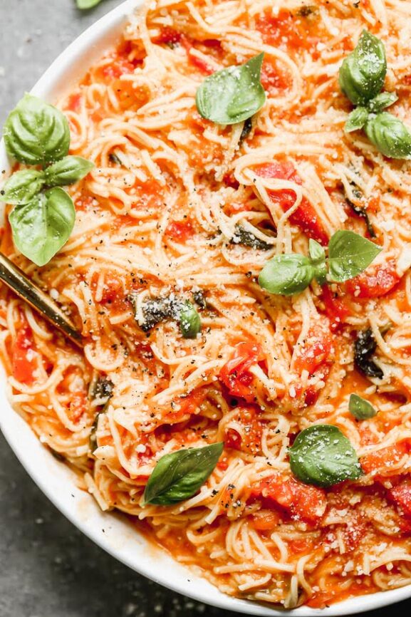 One Pot Fresh Tomato Pasta - Cooking for Keeps