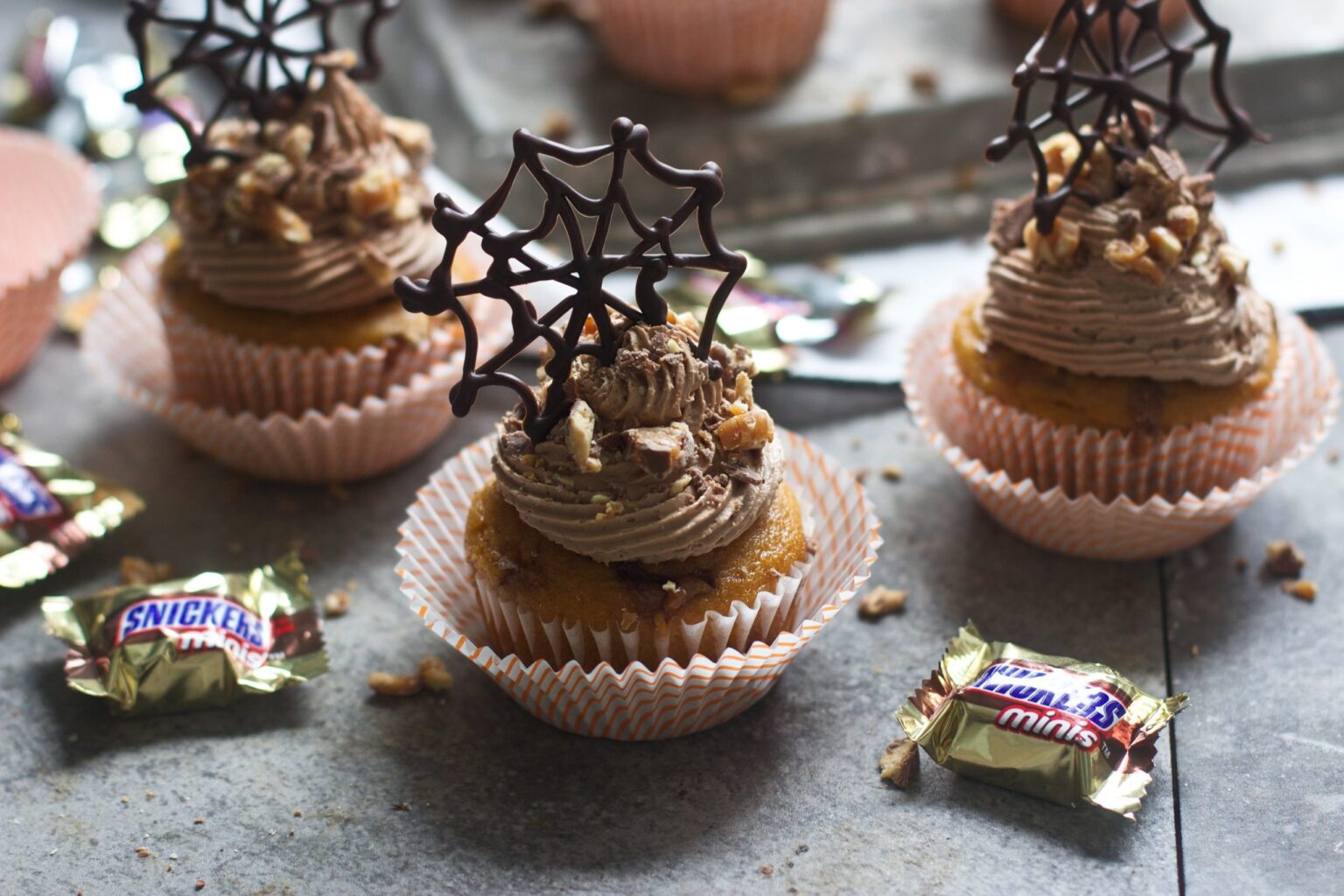 Pumpkin Snickers Cupcakes with Chocolate Buttercream and Edible ...