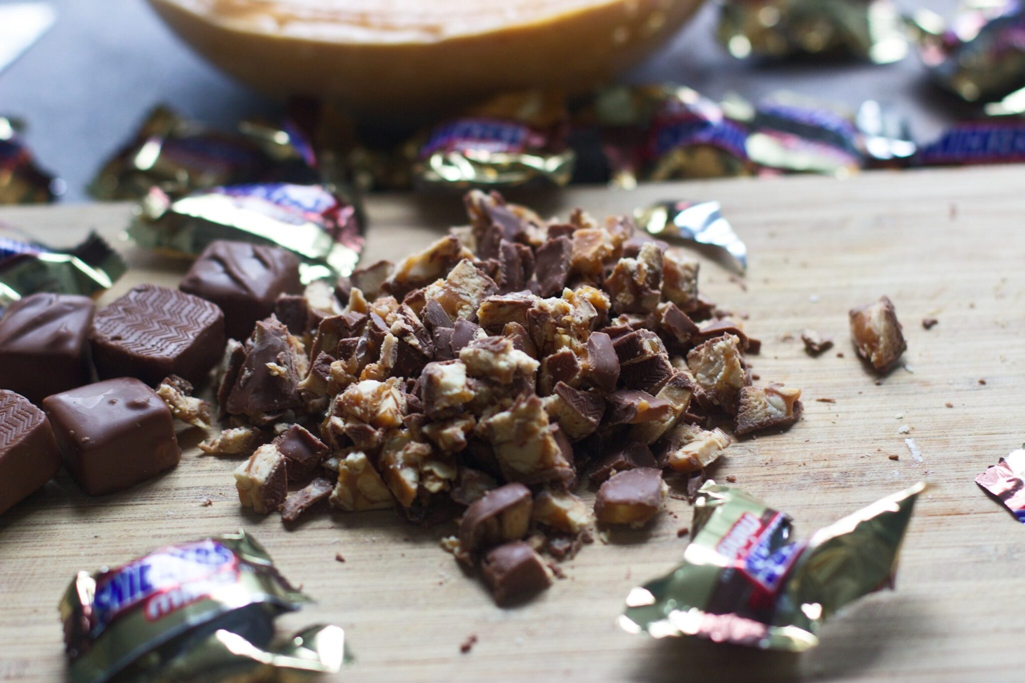 Pumpkin Snickers Cupcakes with Chocolate Buttercream and Edible ...